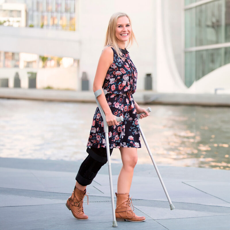 Comment marcher avec des béquilles ? - Technicien de santé